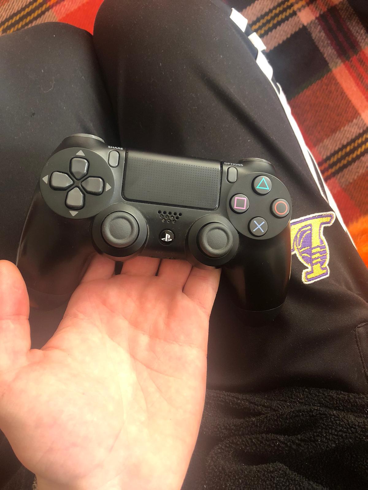 Sony Playstation 4 Slim Model Ps4 Fifa 23 Ve 1 Senelik Ps Plus